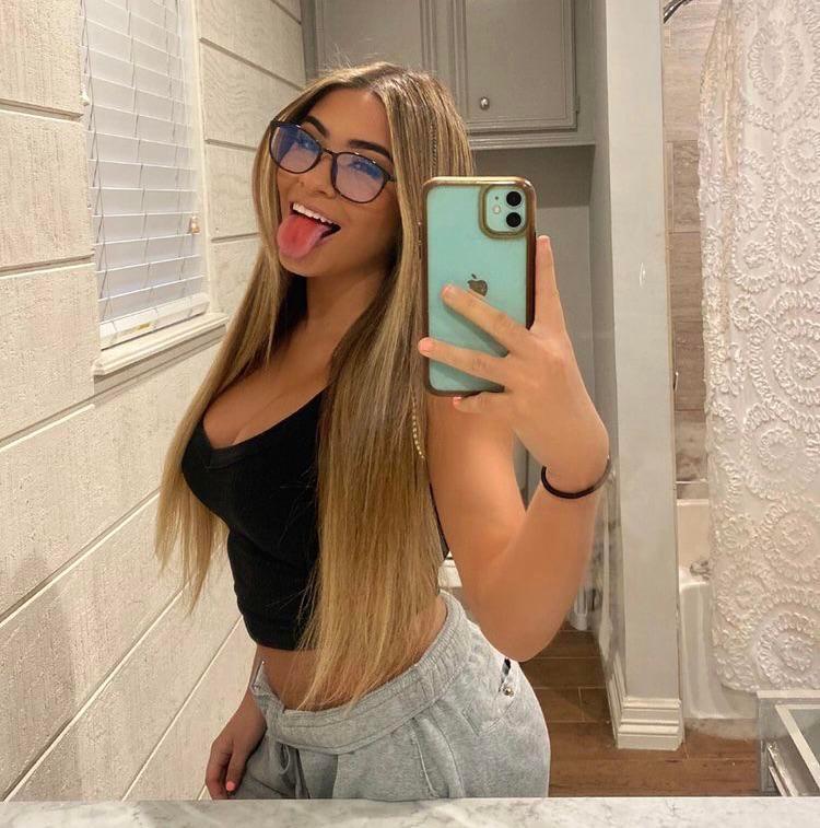 Looking like a slutty college student | Scrolller