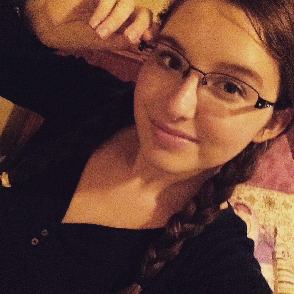 Looking nerdy as ever 🤓! (20f) | Scrolller
