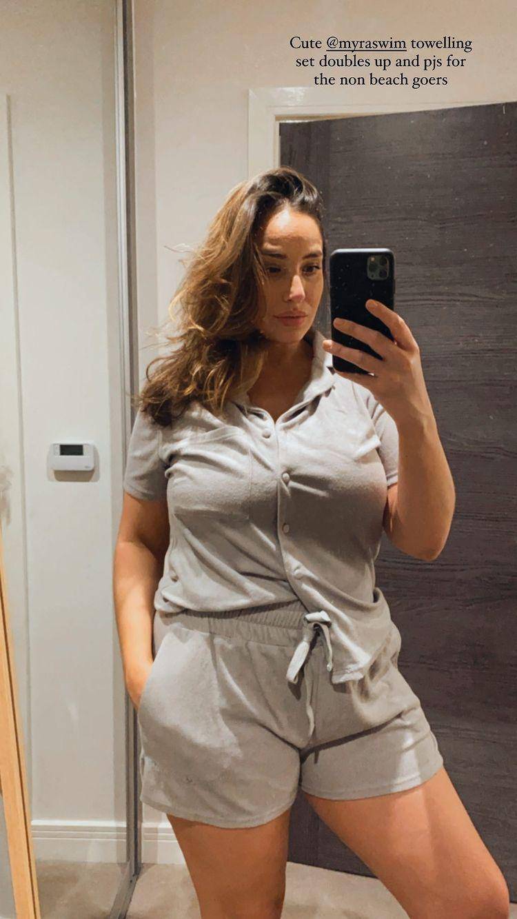 Looking relaxed on her Insta stories!! | Scrolller