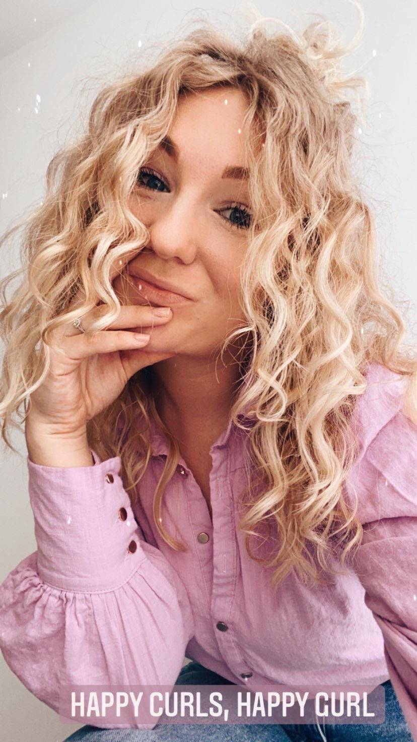 Love the curtain bangs, definitely recommend a curly hair cutter. Made a huge difference for me💕 ...