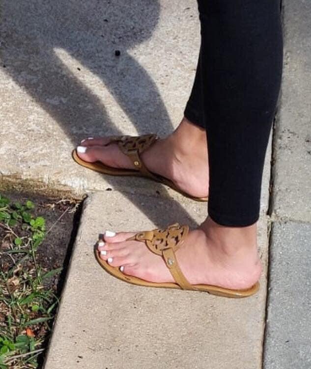 Love the shape of her feet | Scrolller