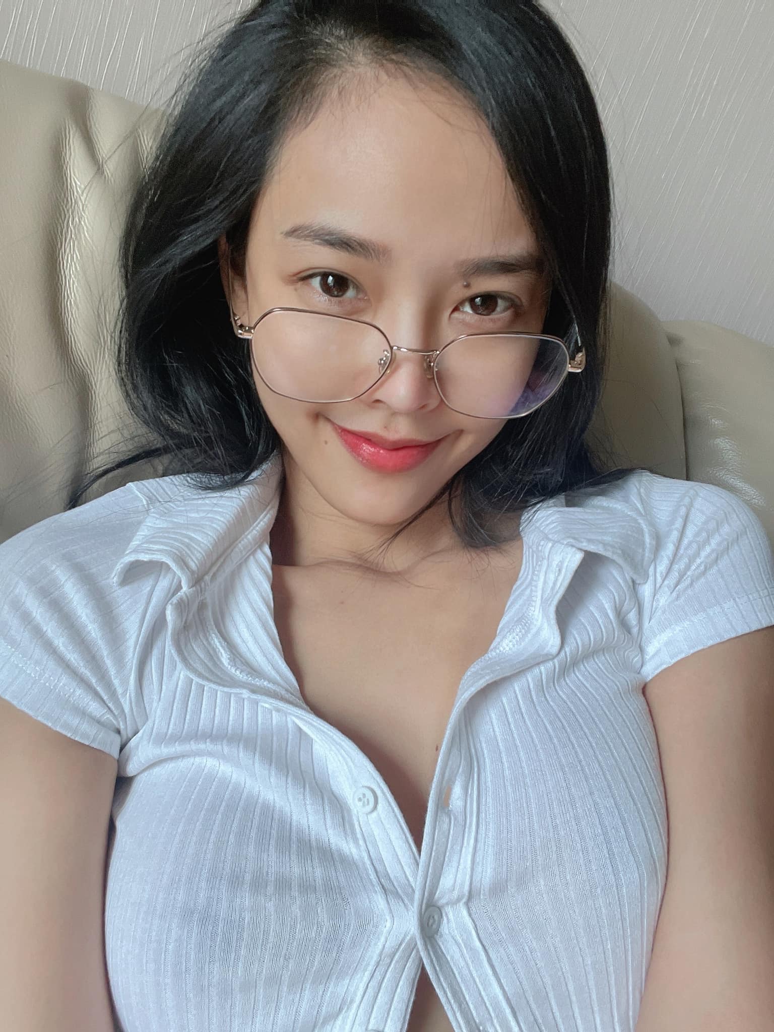 lovely girl | Scrolller