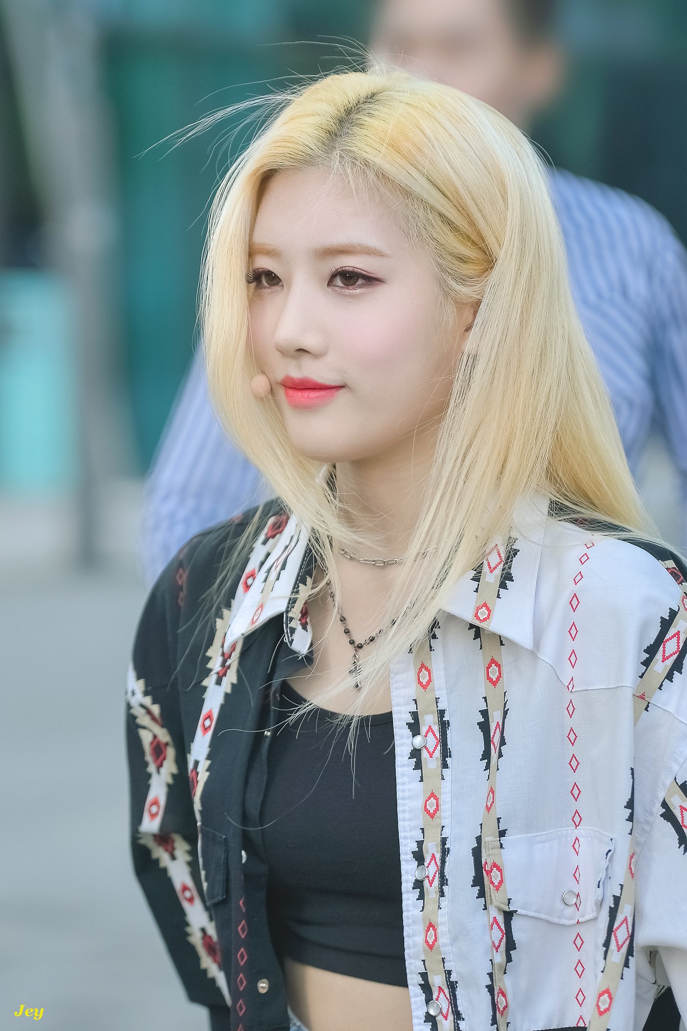 Lovely Kim Lip | Scrolller