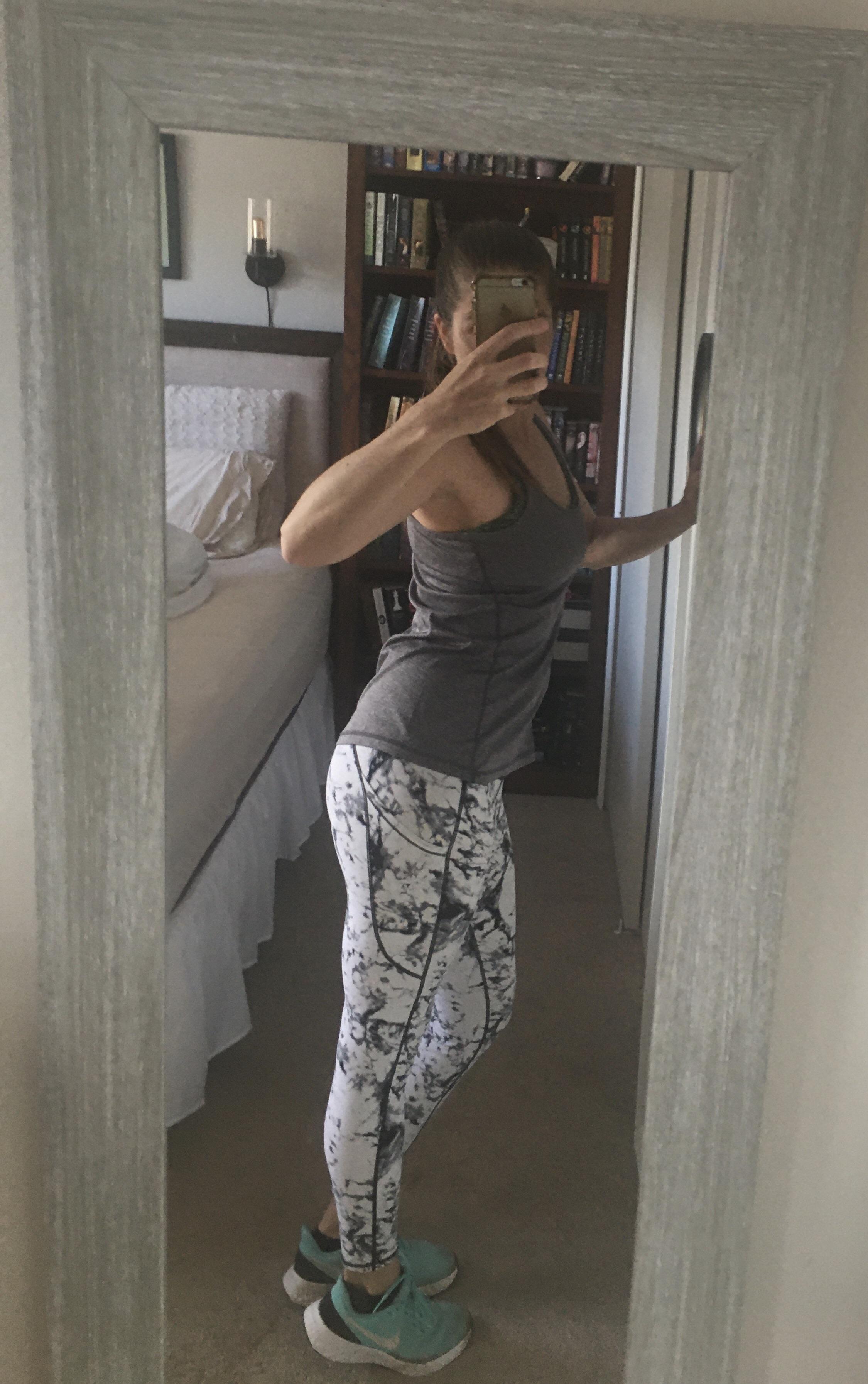 Loving the curves all down my backside, [f]rom my top to my toes...🍑... | Scrolller