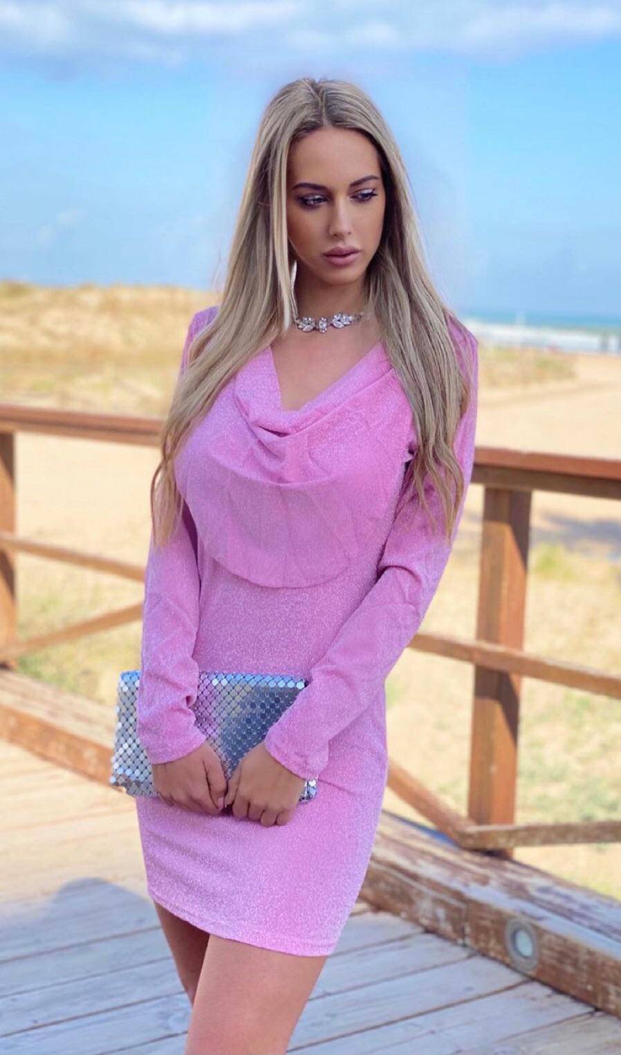 Lunch Date | Scrolller