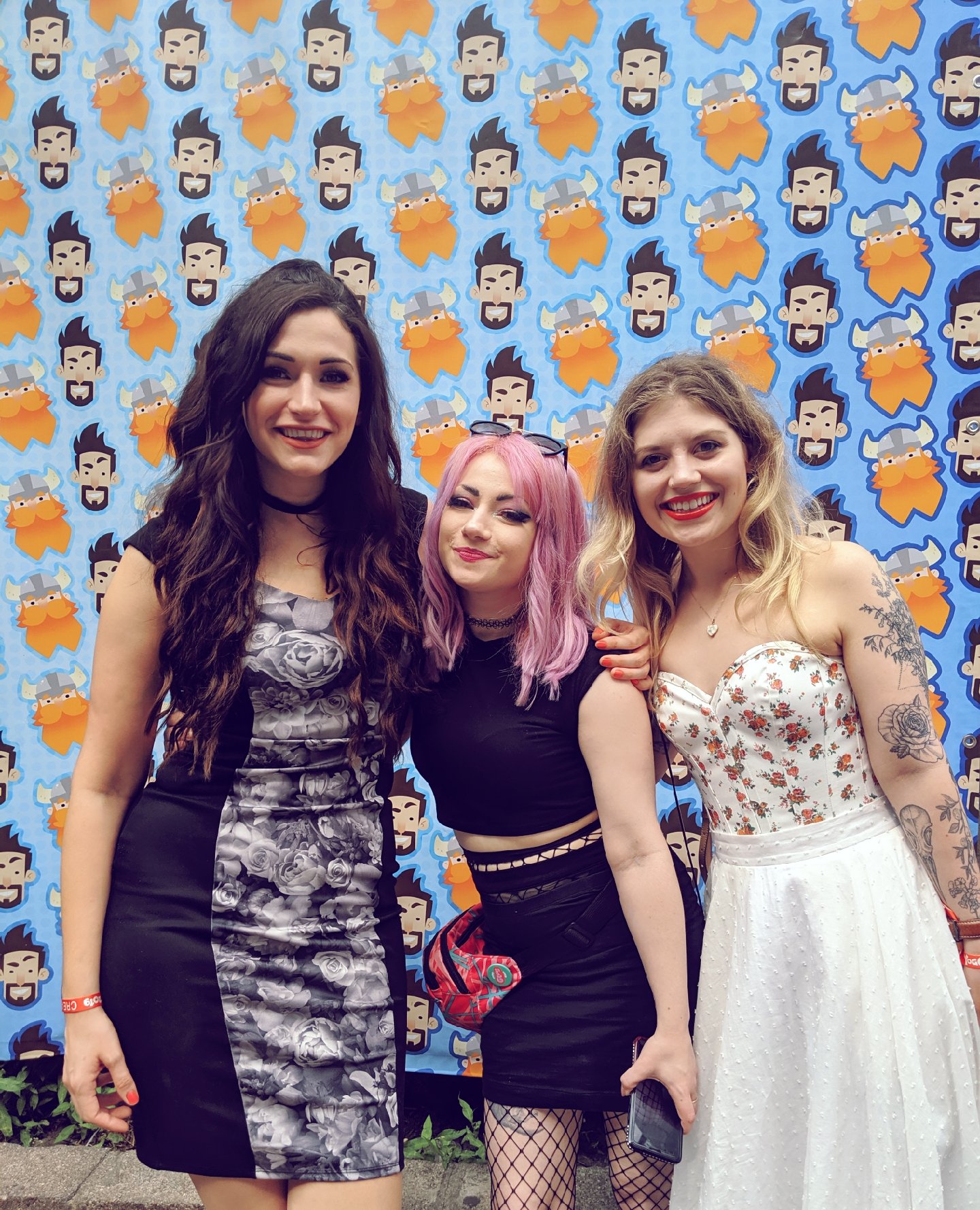 [3] Left, Right or Middle? | Scrolller