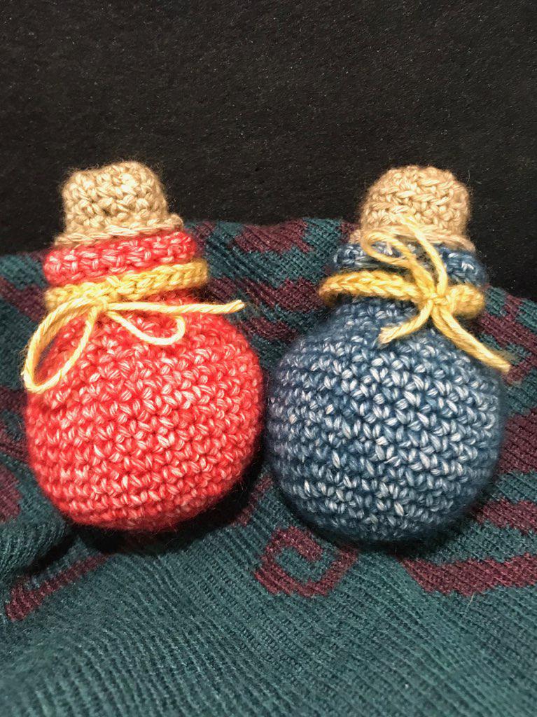 Made some cute health/mana potions | Scrolller