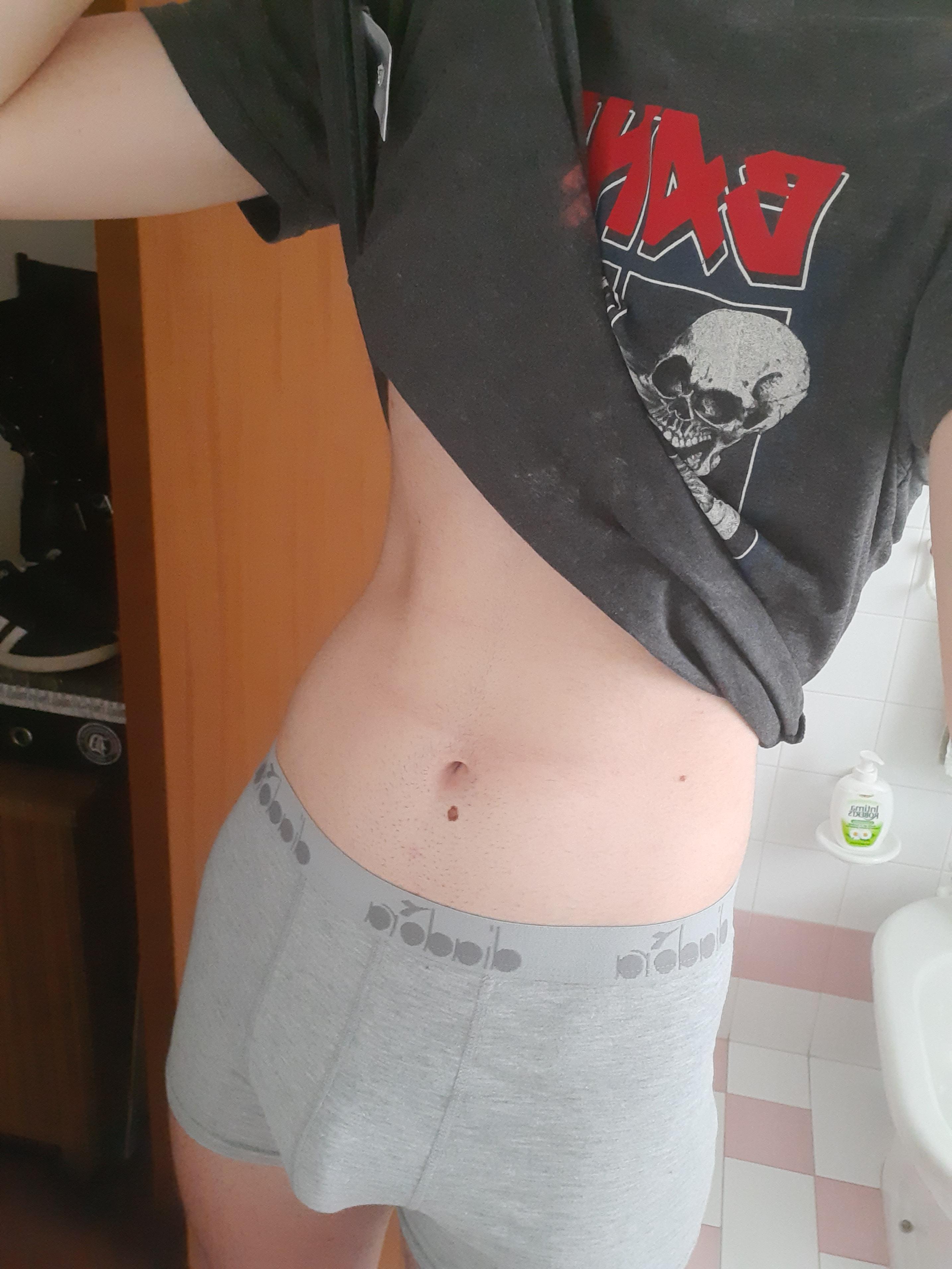 Mah tummy | Scrolller