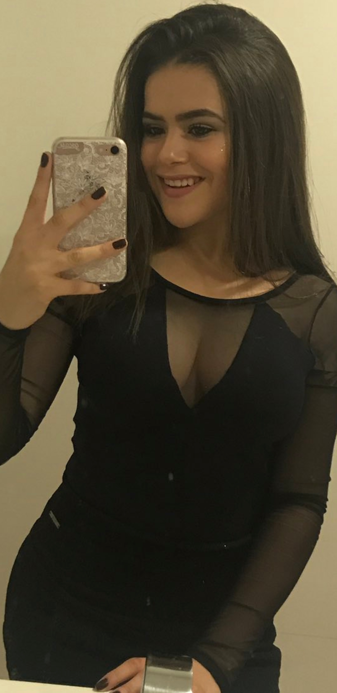 Mais novinha ela usava mais decote que agora :( | Scrolller