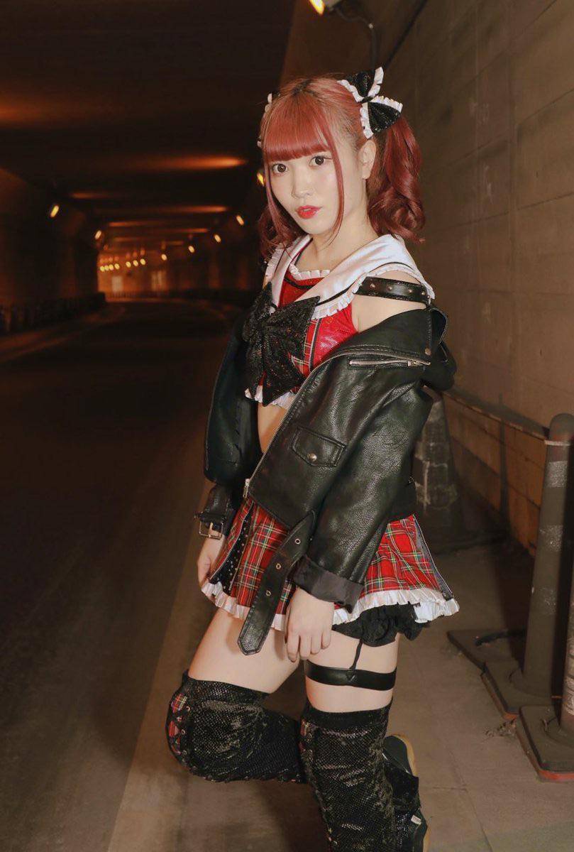 Maki in a tunnel | Scrolller