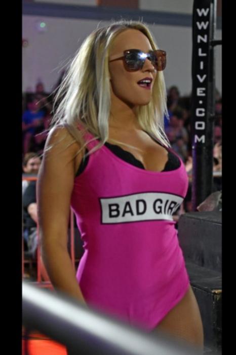 Making an entrance | Scrolller