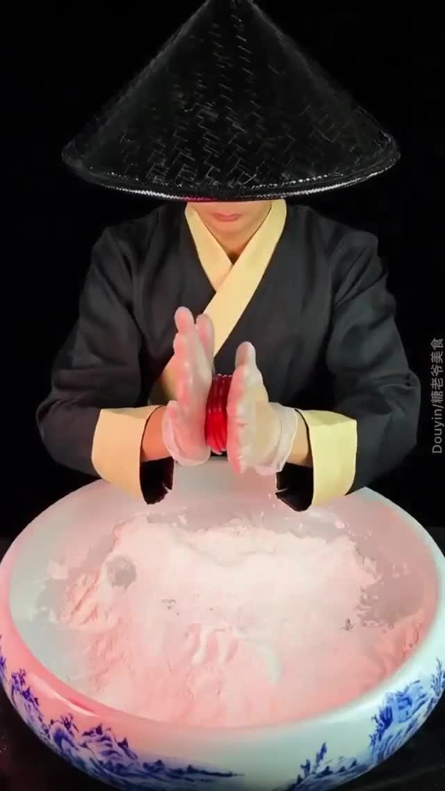 Making dragon beard candy | Scrolller