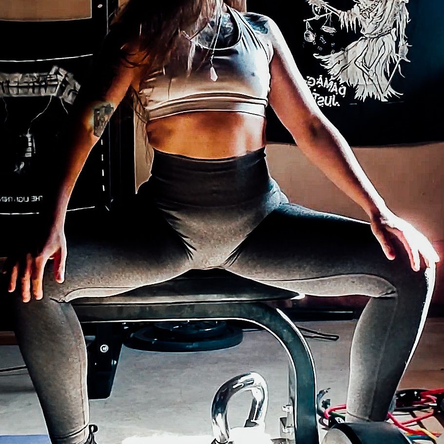 Making the abs pop | Scrolller