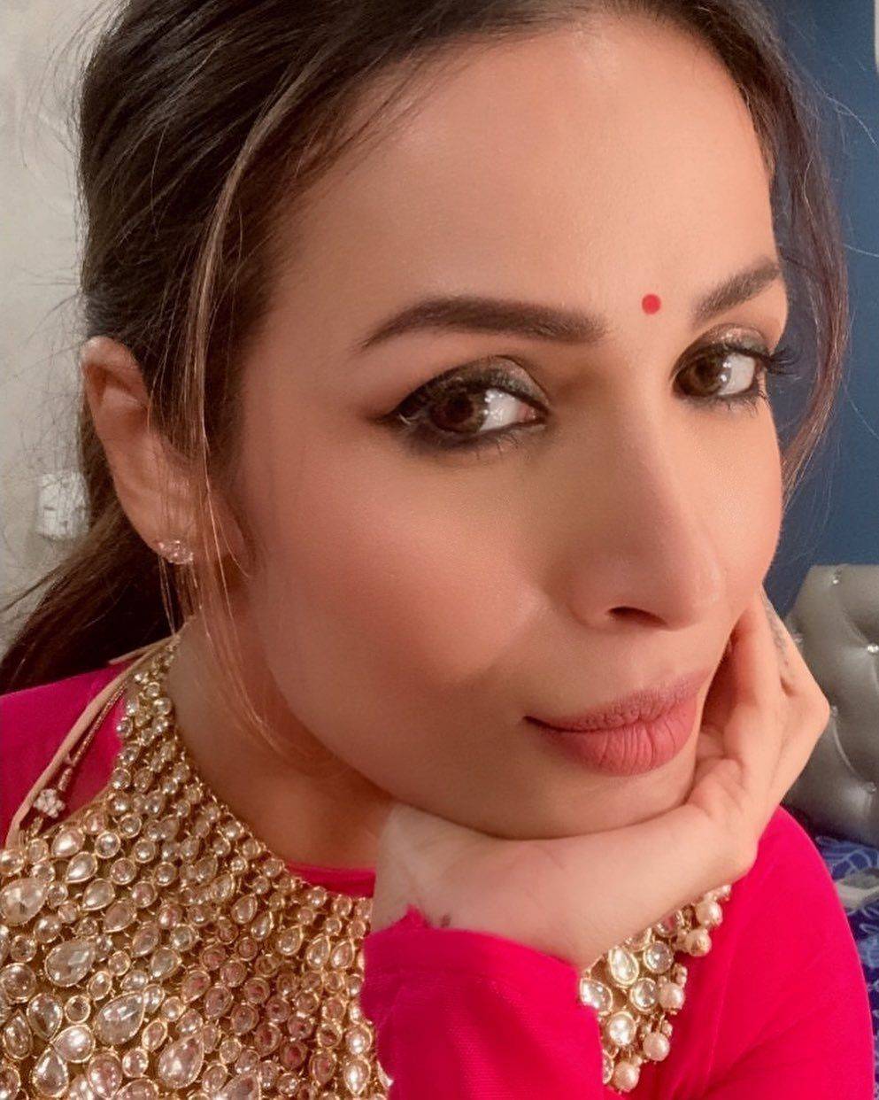 Malaika Arora Scrolller