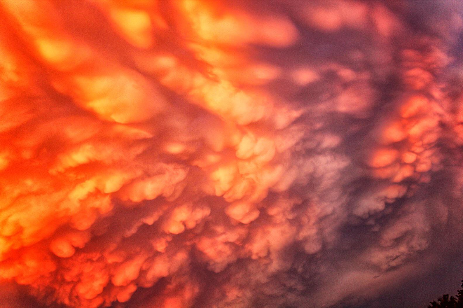 🔥 Mammatus Clouds 🔥 | Scrolller