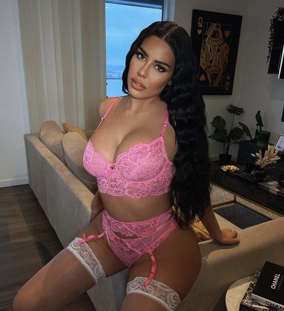 Mandi Vakili is 🔥 | Scrolller