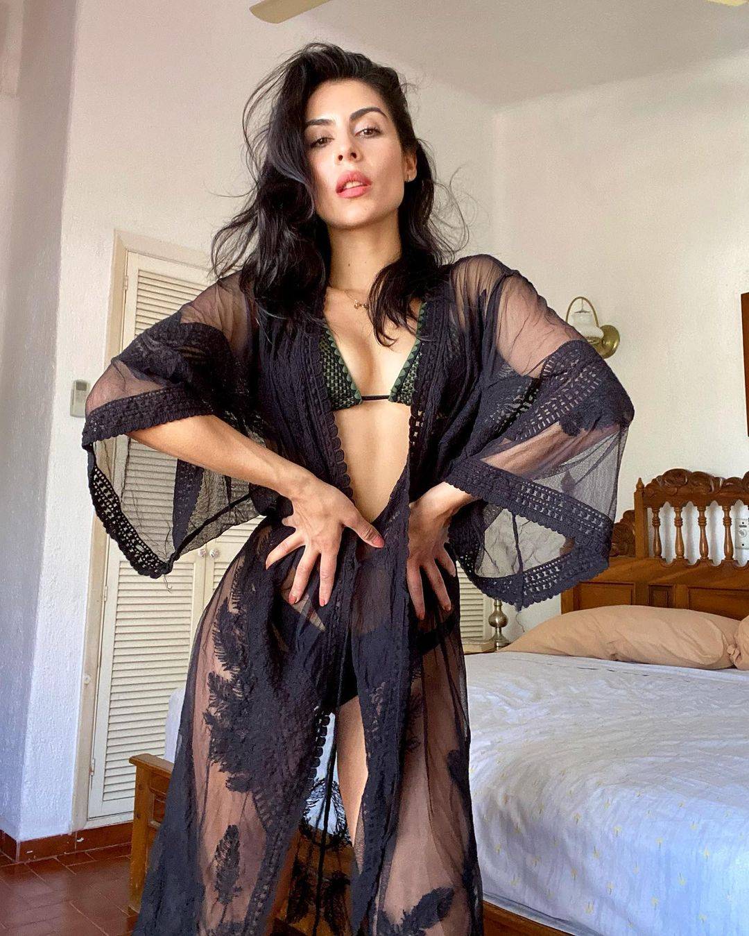 Maria Leon | Scrolller