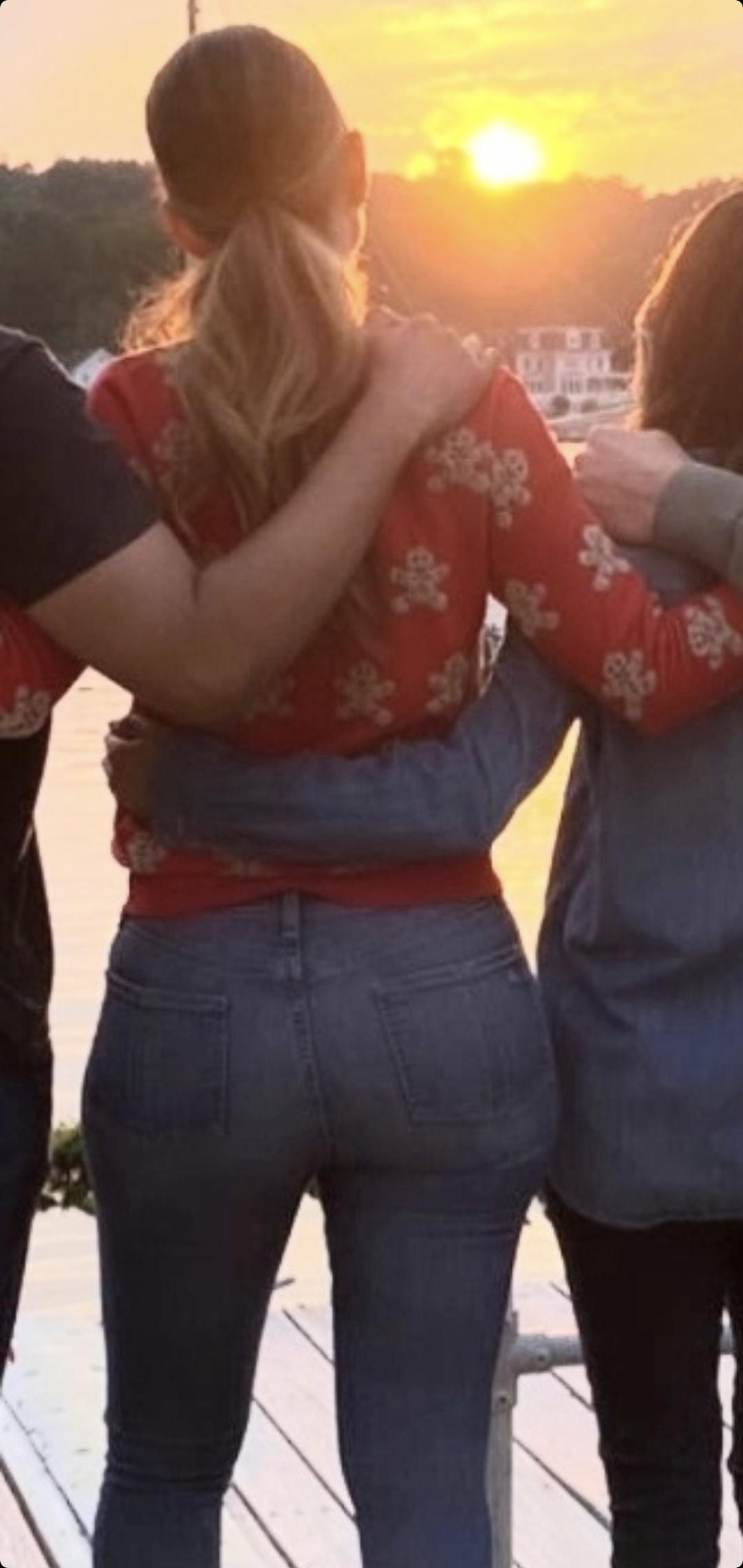 Maria Menounos ass looking thick | Scrolller