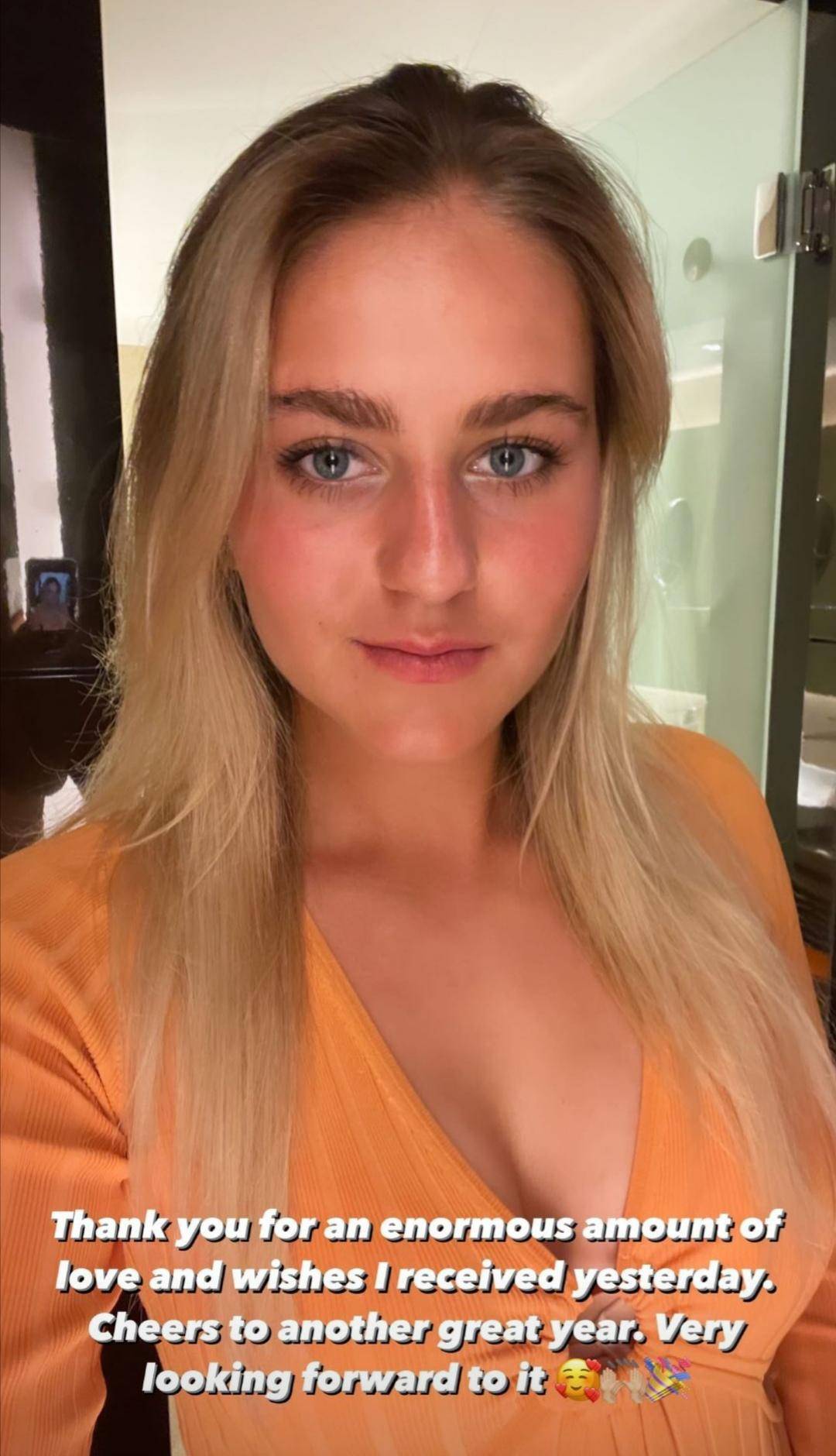 Marta Kostyuk thanking the BD wishes with a cleavage | Scrolller