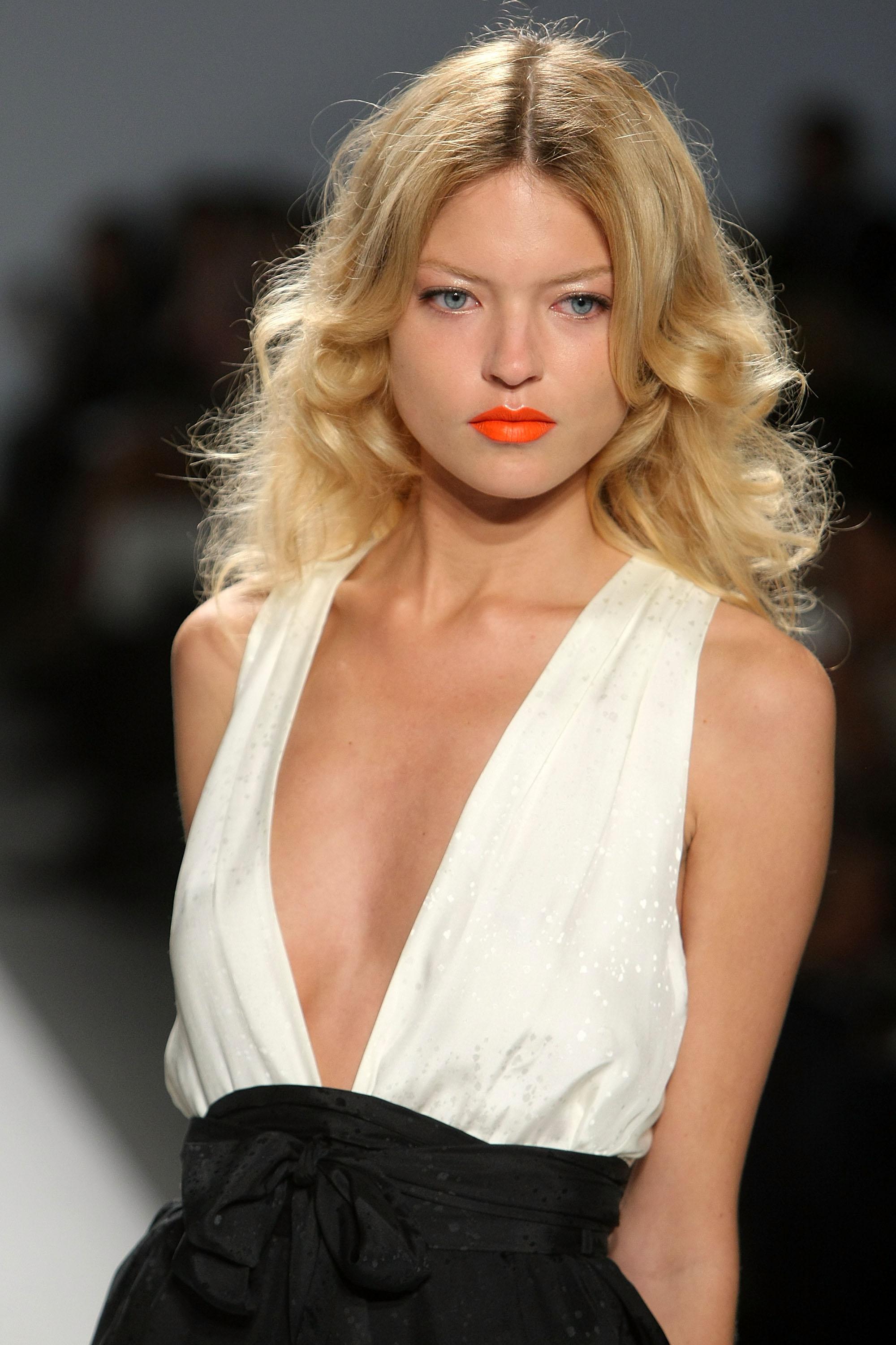 Martha Hunt | Scrolller