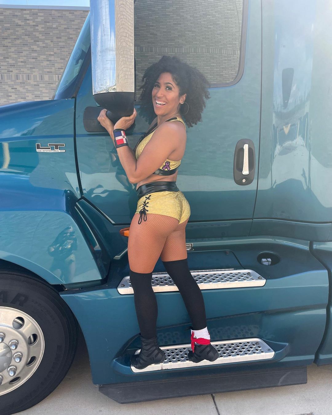 Marti Belle | Scrolller