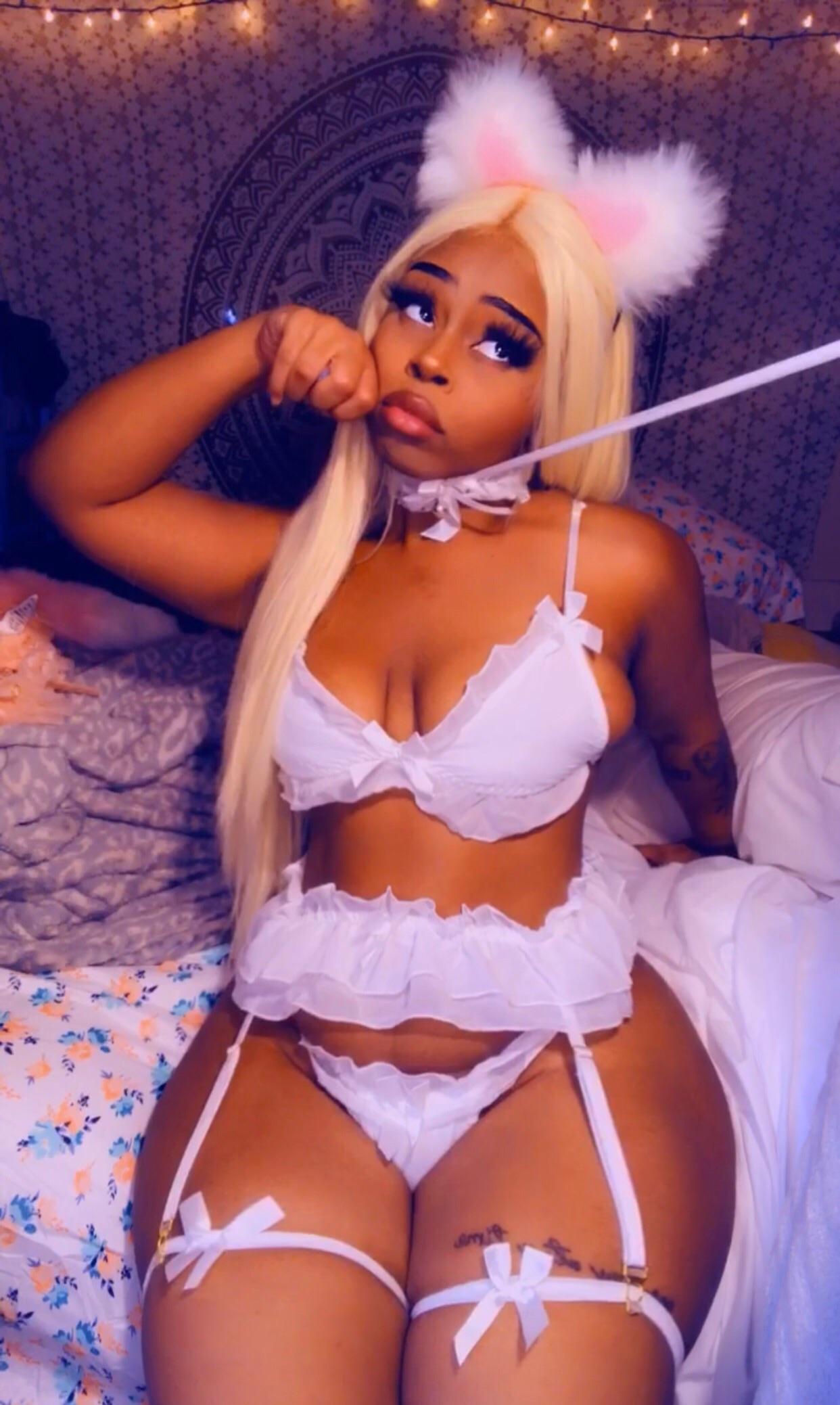 master’s pouty kitten😈 | Scrolller