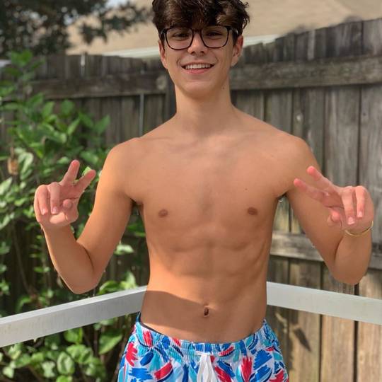 Matthew De La Torre (@mattdelatorre) [SHIRTLESS] | Scrolller