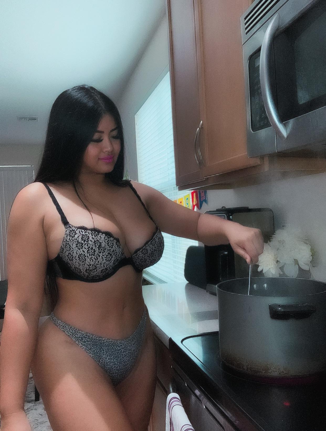 May I interest you with some home cook Thai food? (F34) | Scrolller