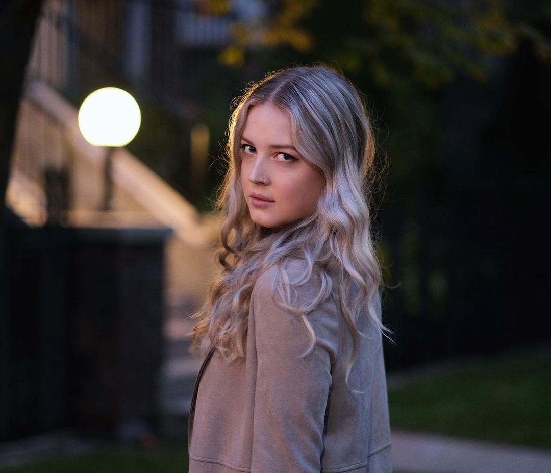 Maya Henry | Scrolller