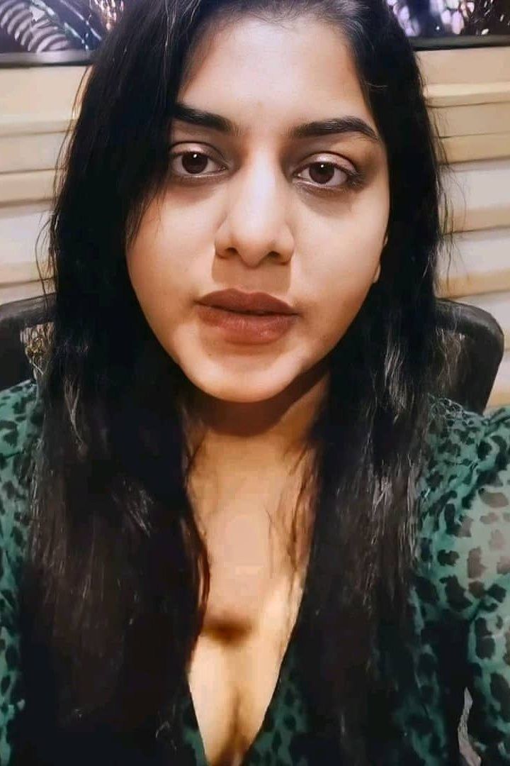 Meera Akkan | Scrolller