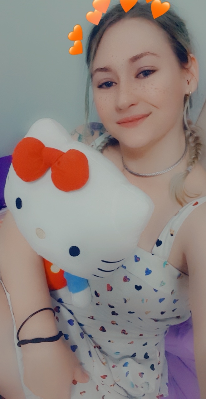 Meet my newest friend. Help me name her? | Scrolller