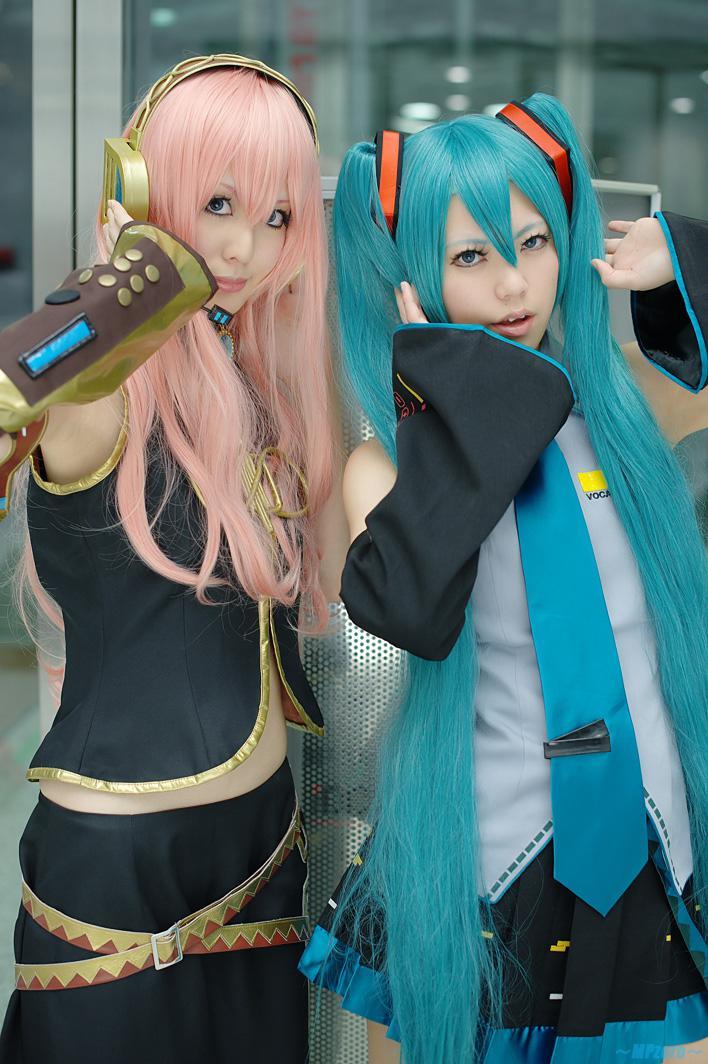 Megurine Luka and Hatsune Miku by Yun Harumiya and Yuuki | Scrolller