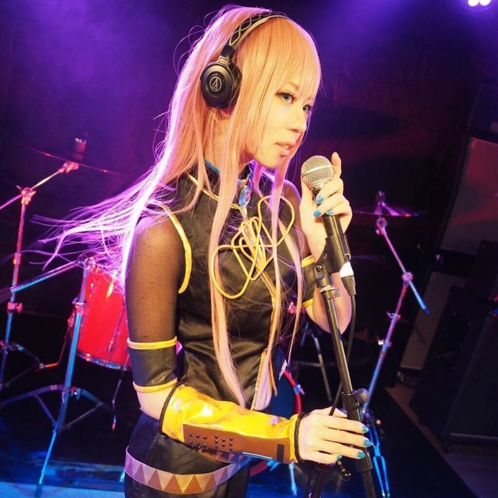 Megurine Luka cosplay by Puru | Scrolller