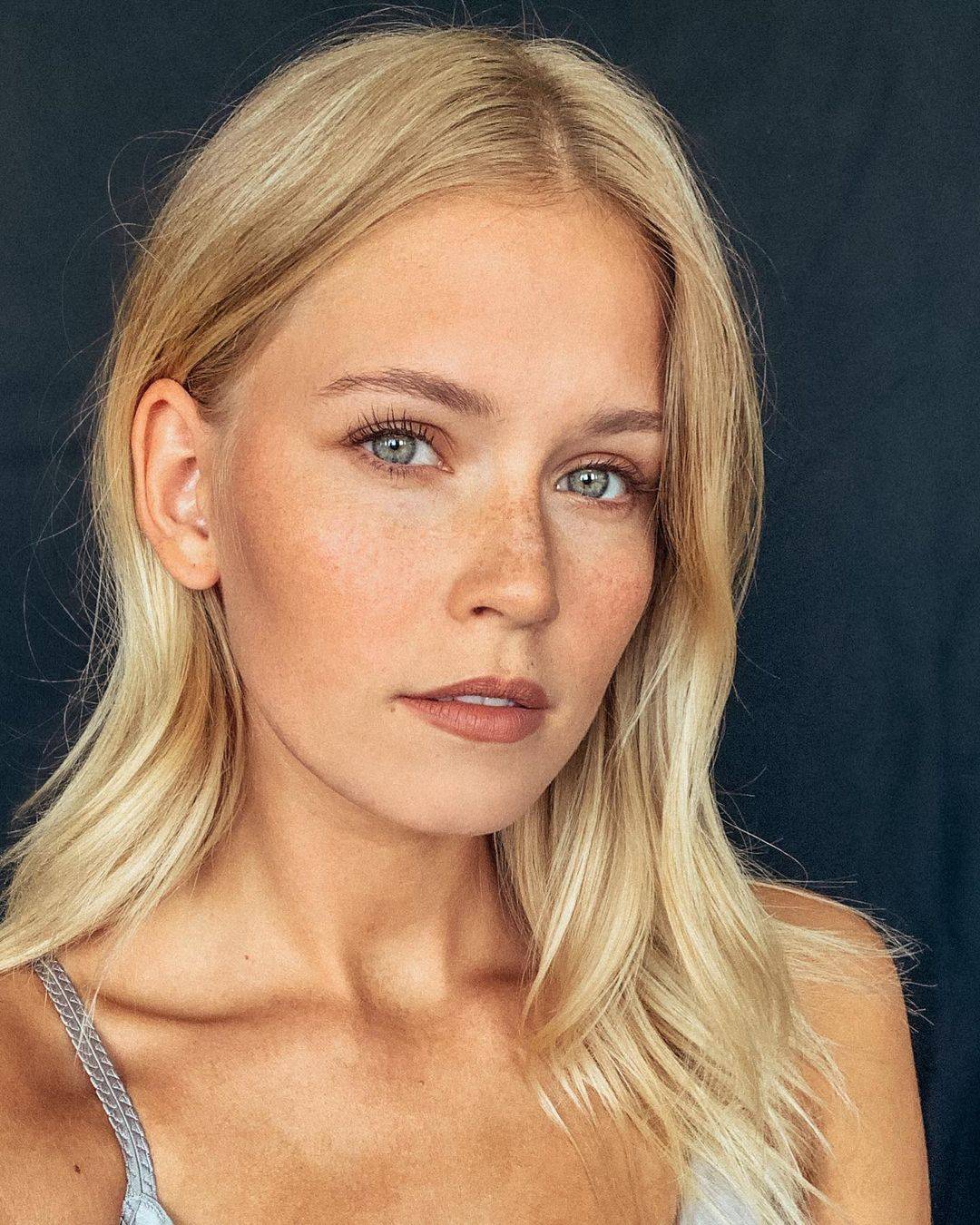 Melanie Kroll | Scrolller