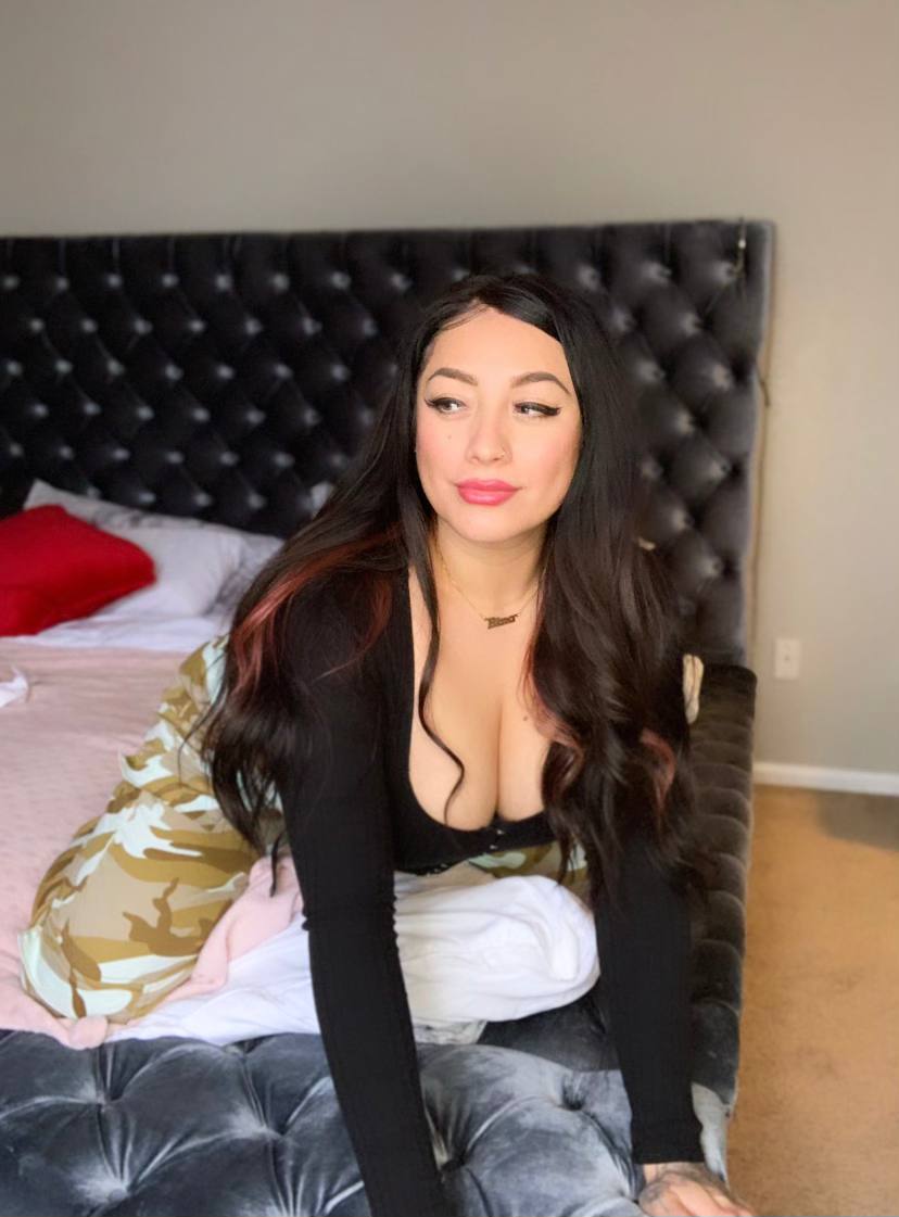 Men who appreciate my body type can breed me anytime | Scrolller