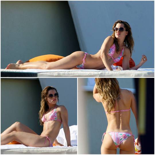 Mena Suvari | Scrolller