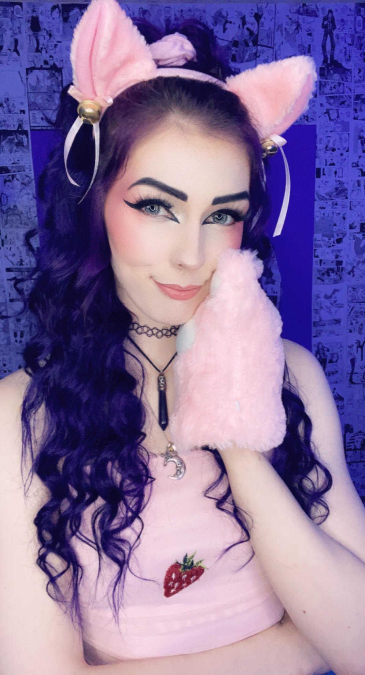 Meow 💖 | Scrolller