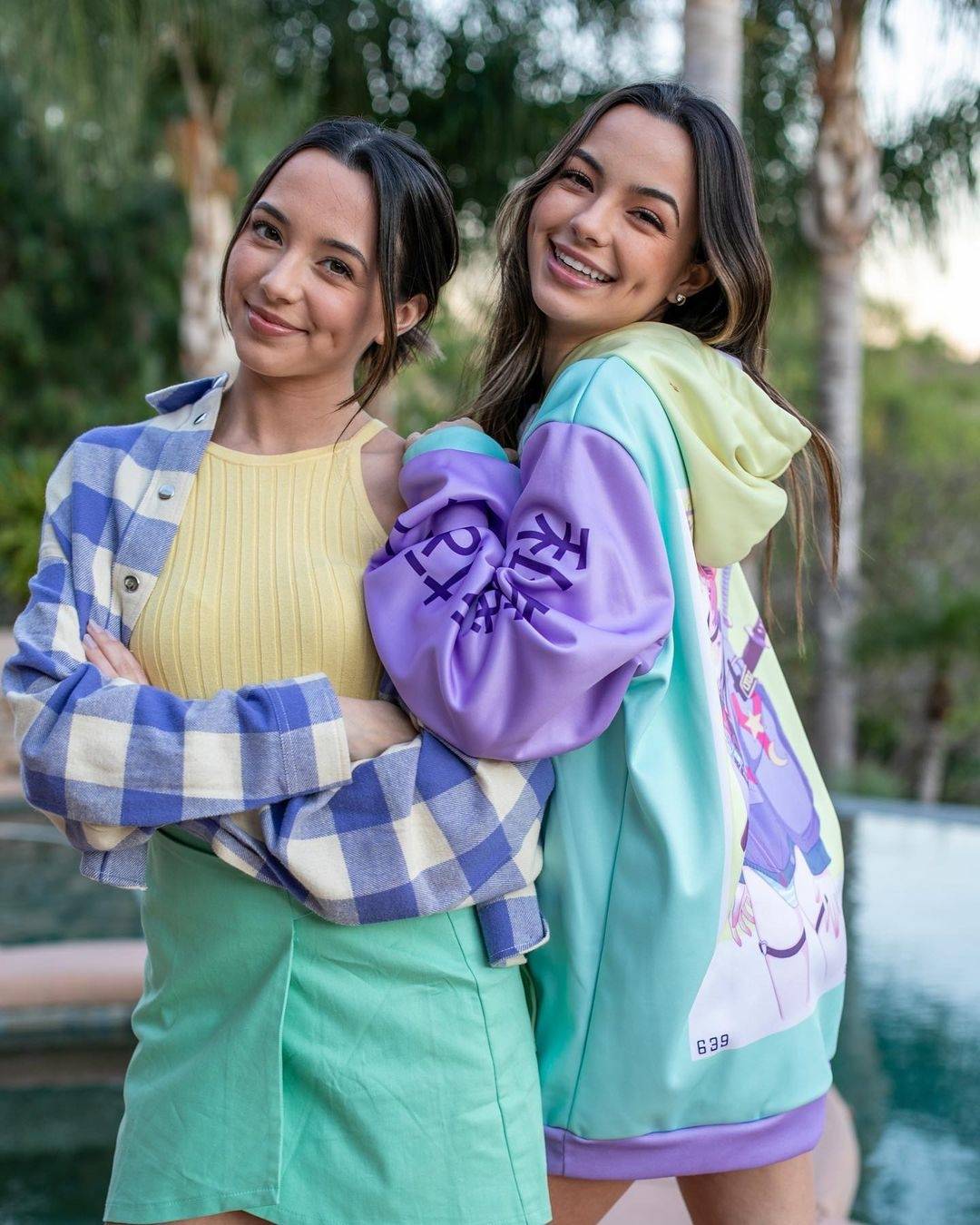 Merrell Twins | Scrolller