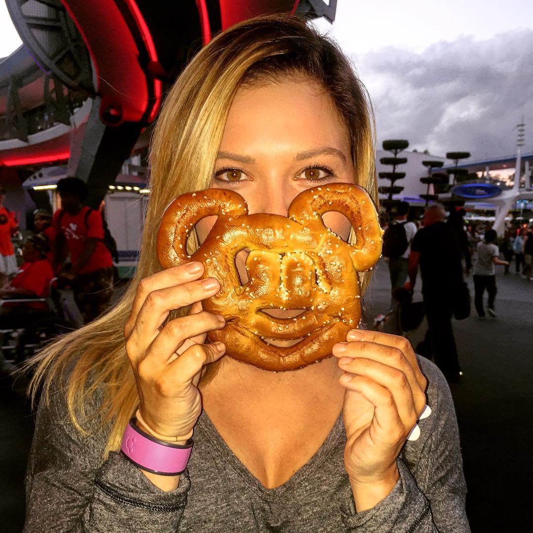 Mickey Mouse Pretzel Scrolller 5597