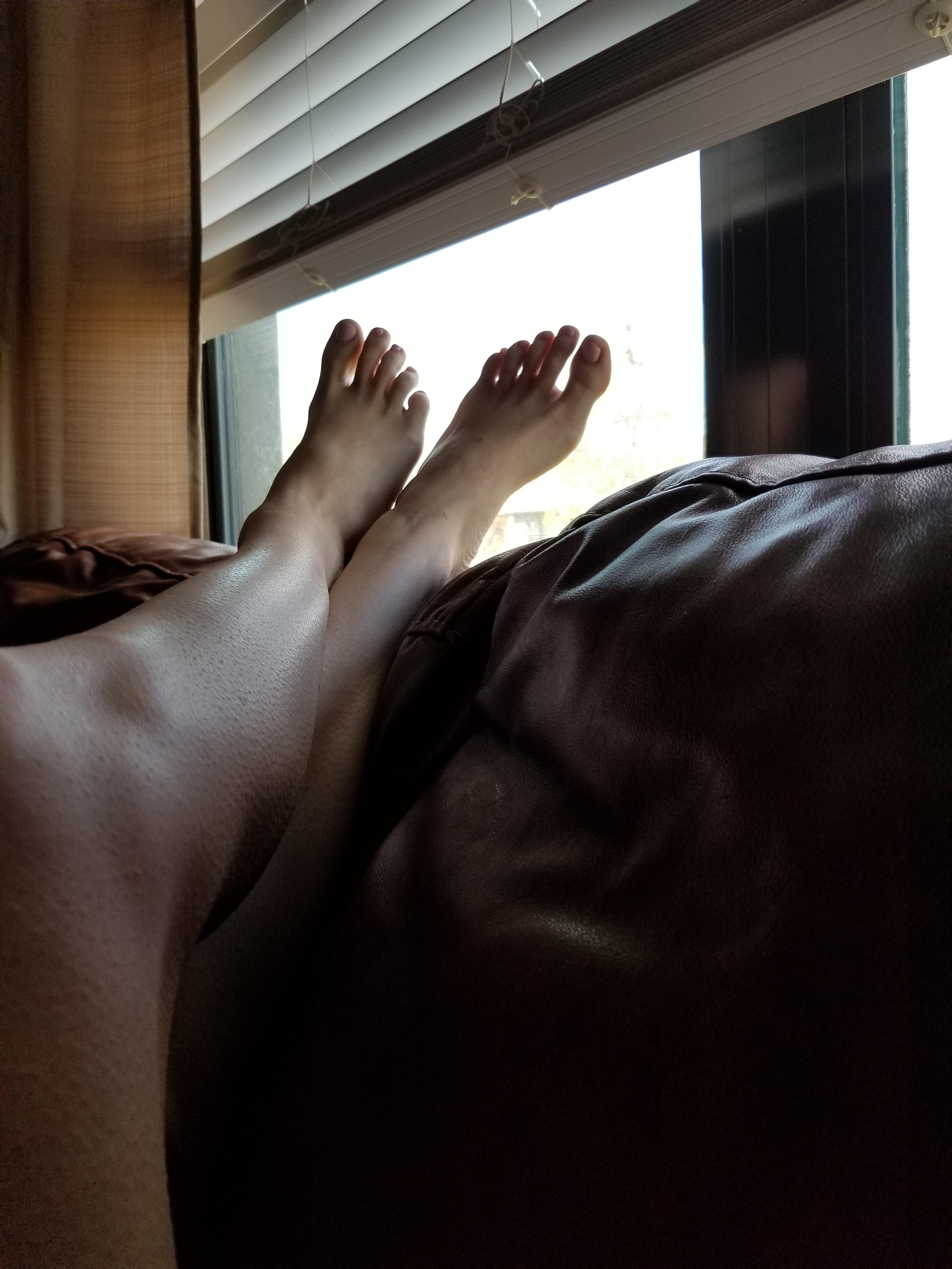 Mid week foot rest | Scrolller