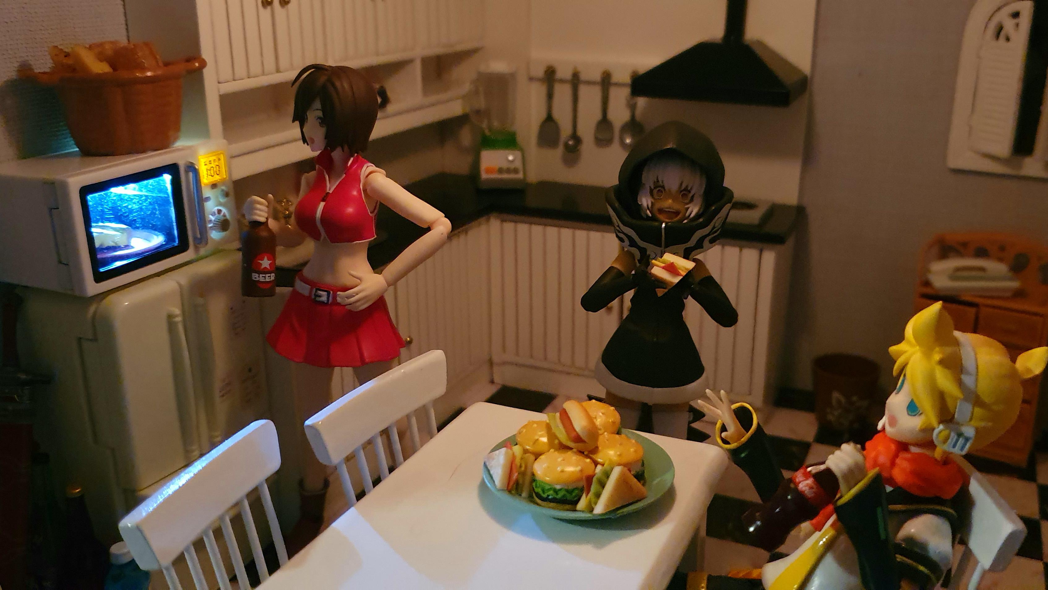 Midnight snacking | Scrolller