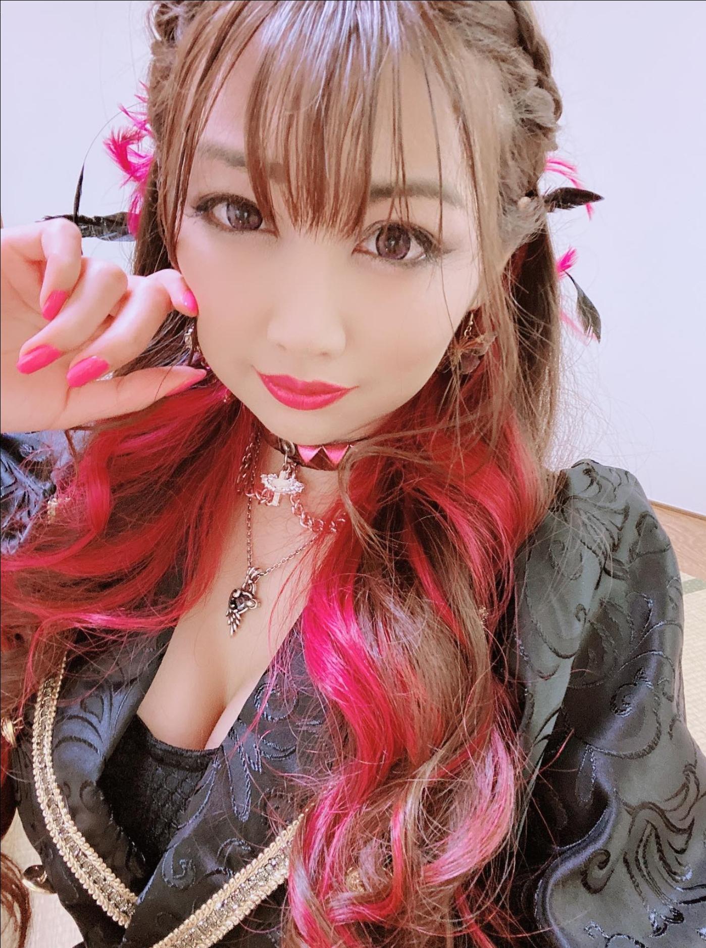 Miho Abe | Scrolller