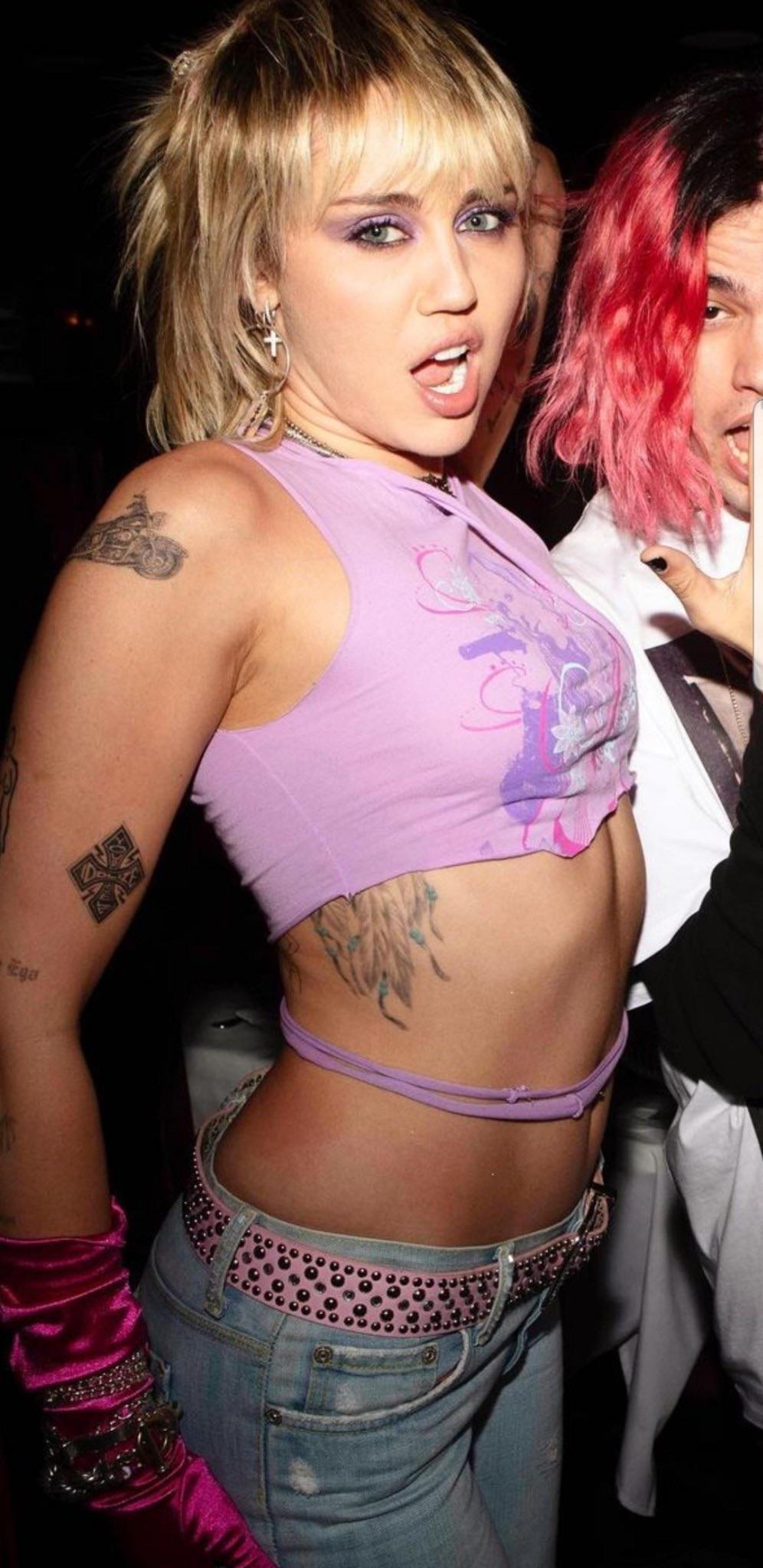 Miley Cyrus | Scrolller