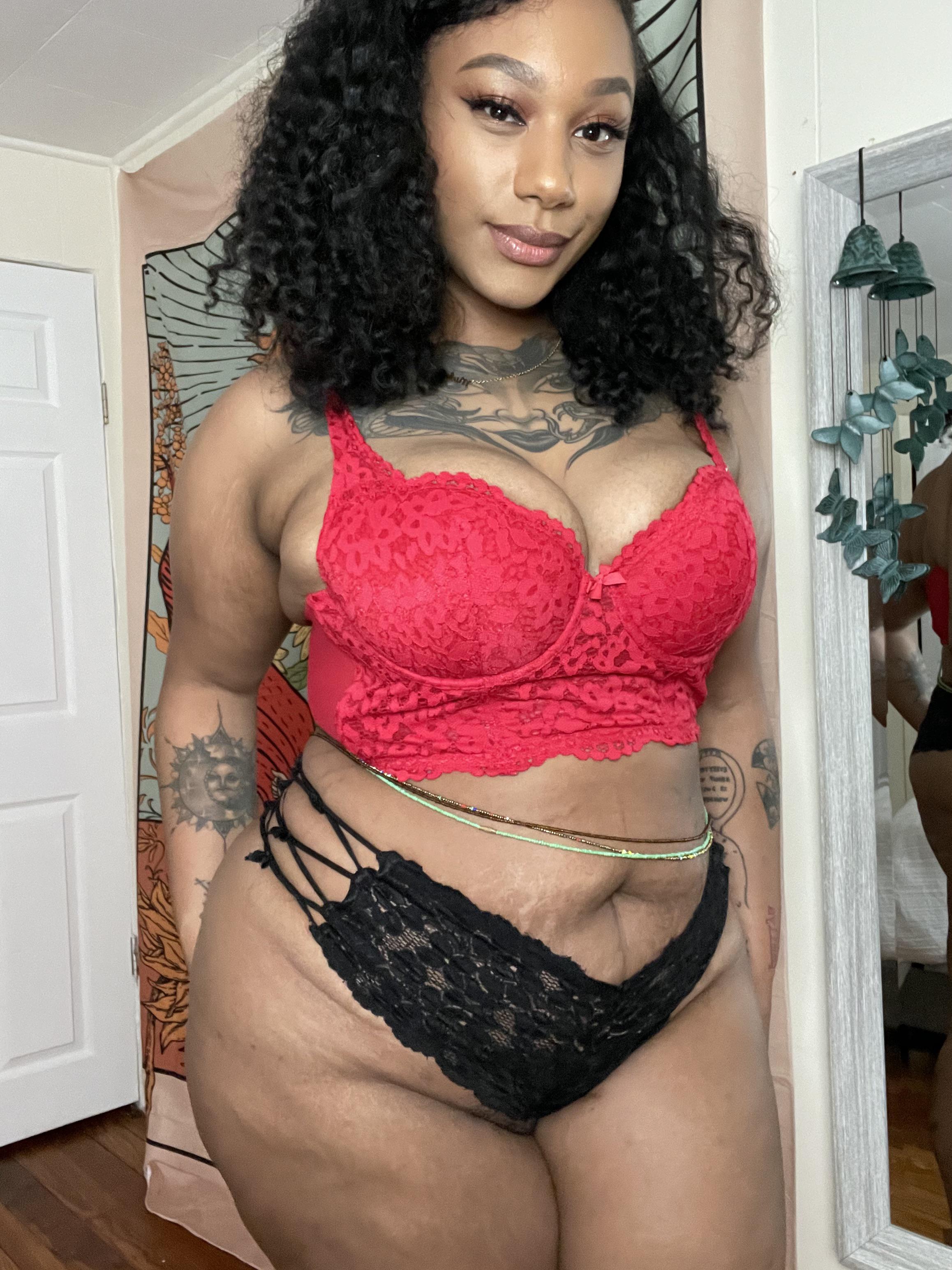 MILF in need of cuddles here | Scrolller