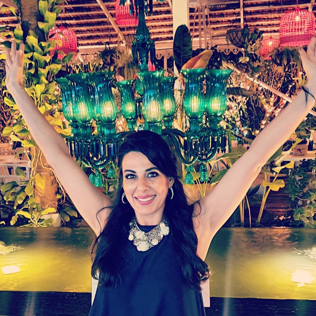 Milf Pooja Bedi inviting you to a licking | Scrolller