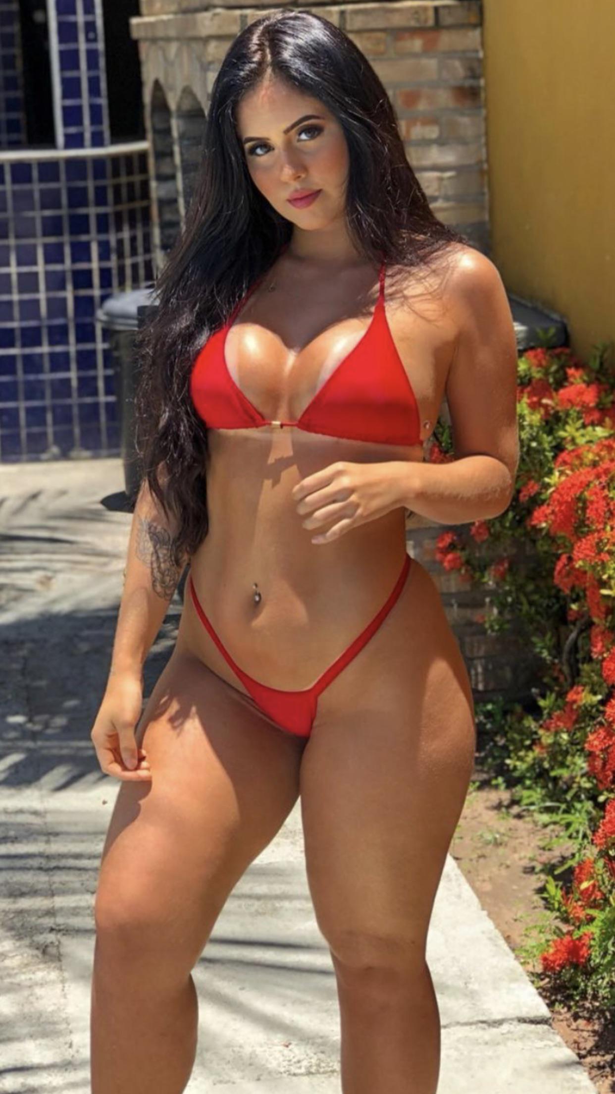 Milla Santos | Scrolller