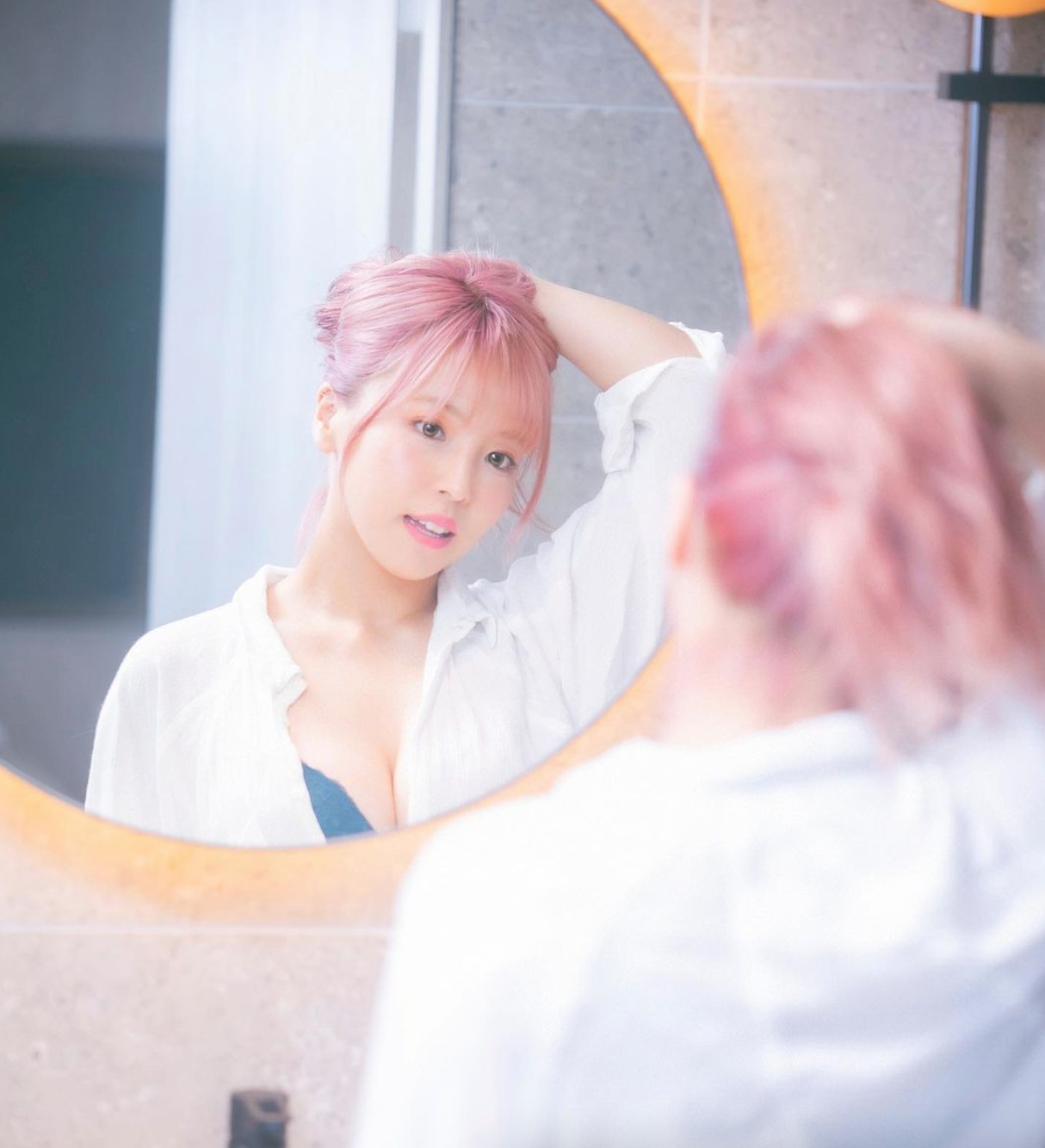 Mina Shirakawa | Scrolller