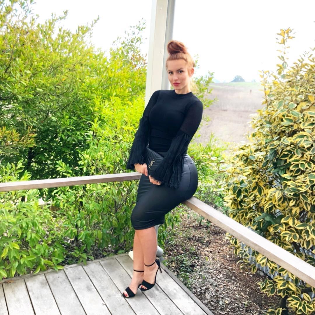 Mindysttnprty | Scrolller