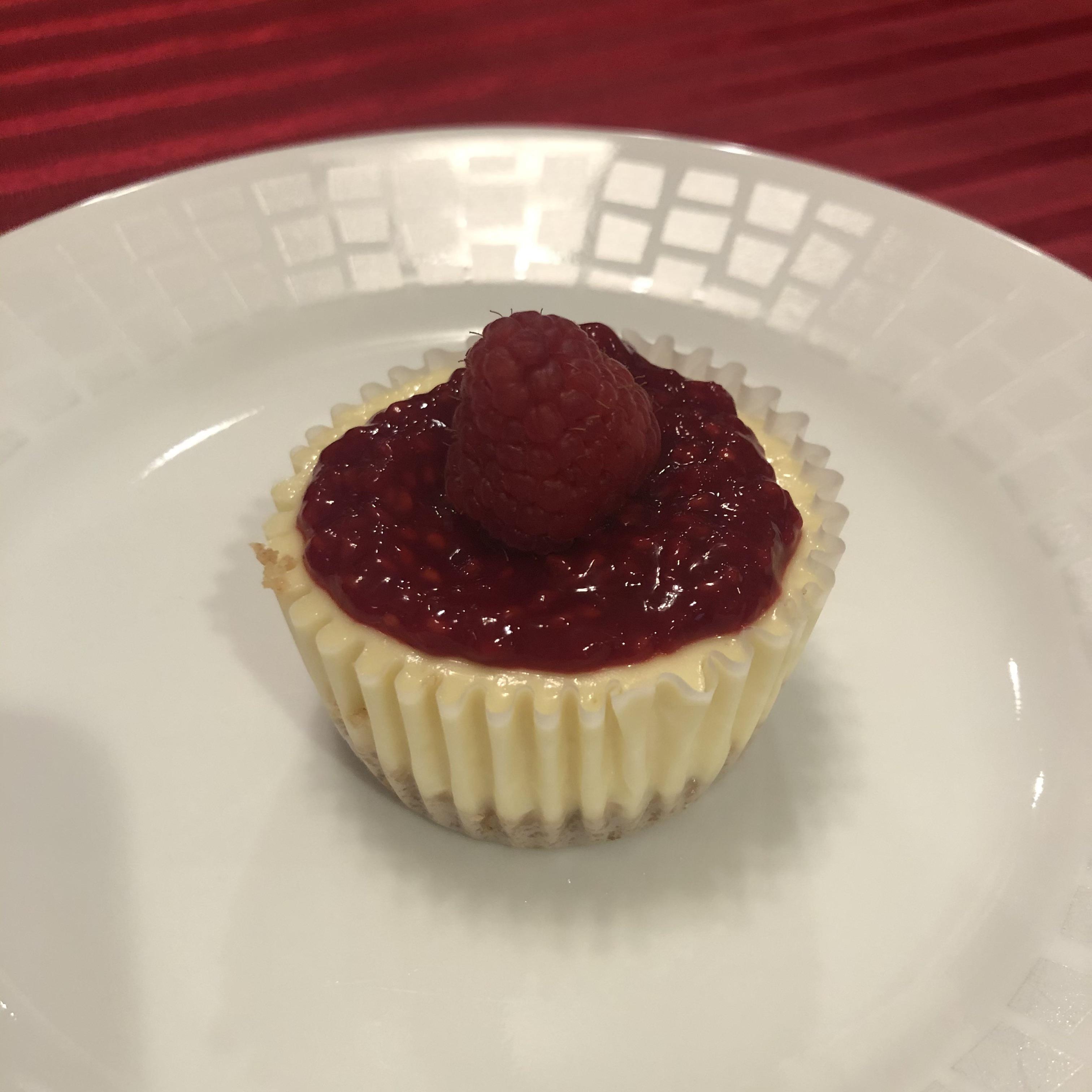 Mini cheesecake with raspberry topping | Scrolller