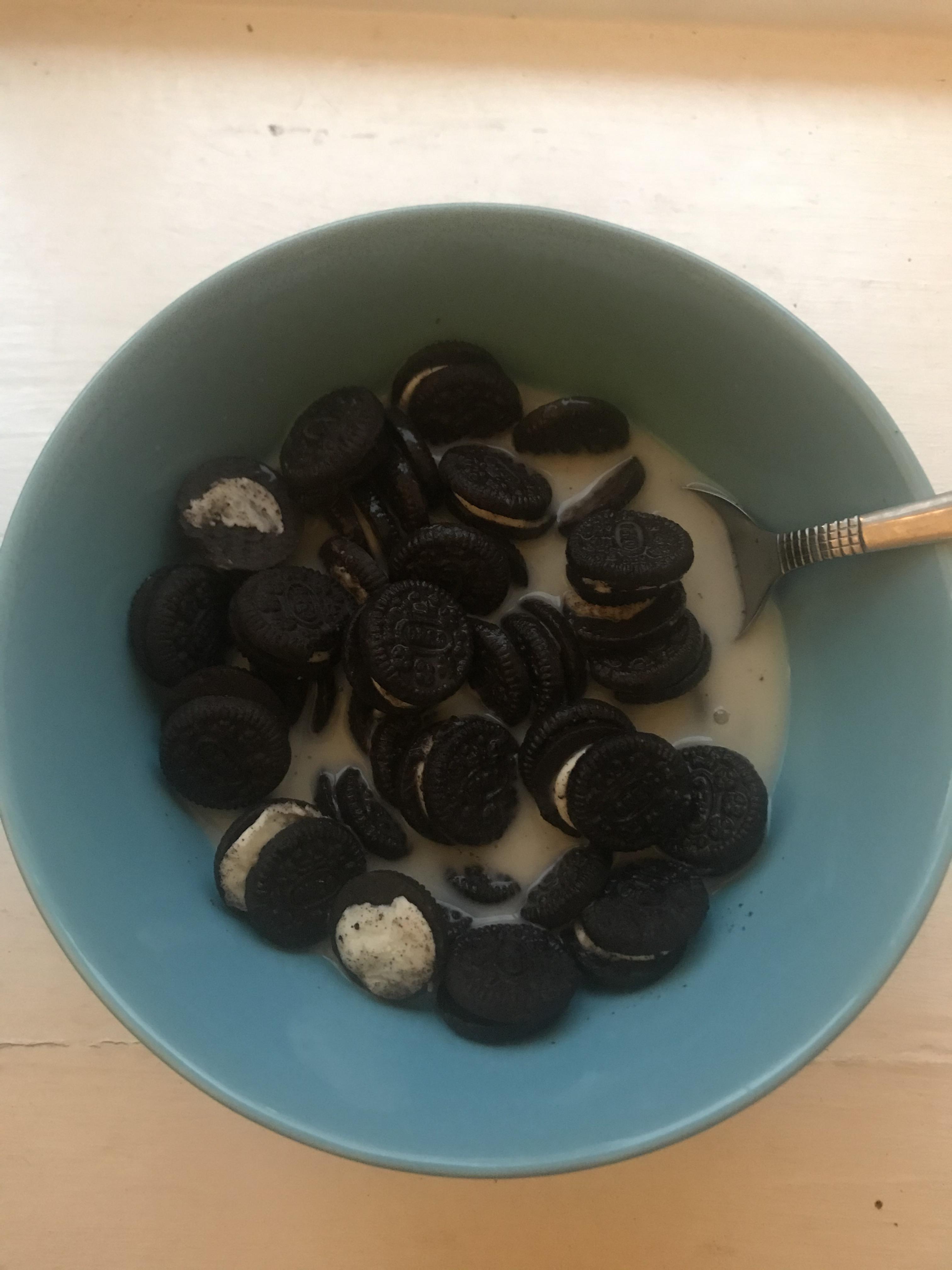 Mini Oreos in oat milk | Scrolller